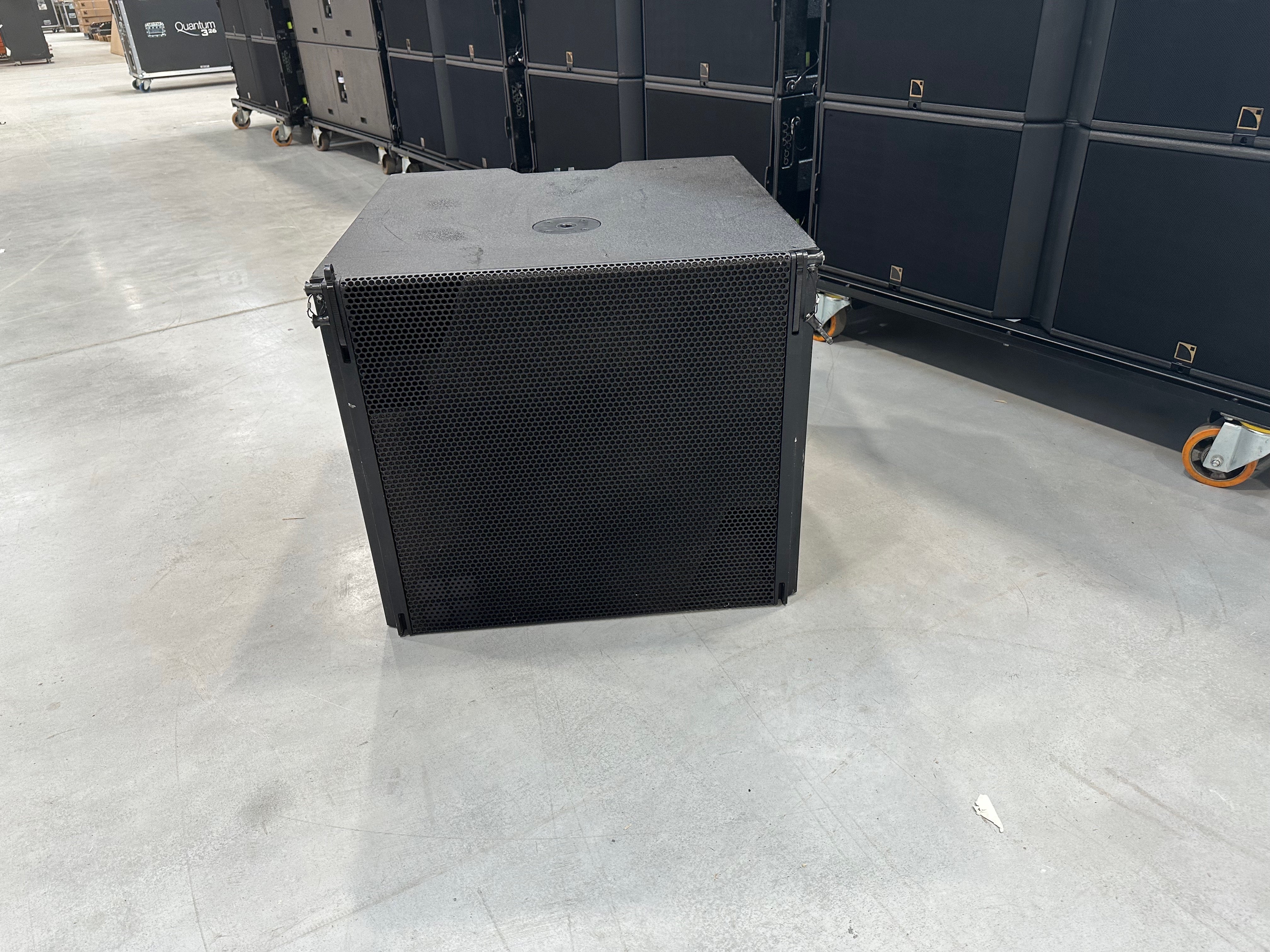 d&b audiotechnik Used V-Subwoofer – Solotech
