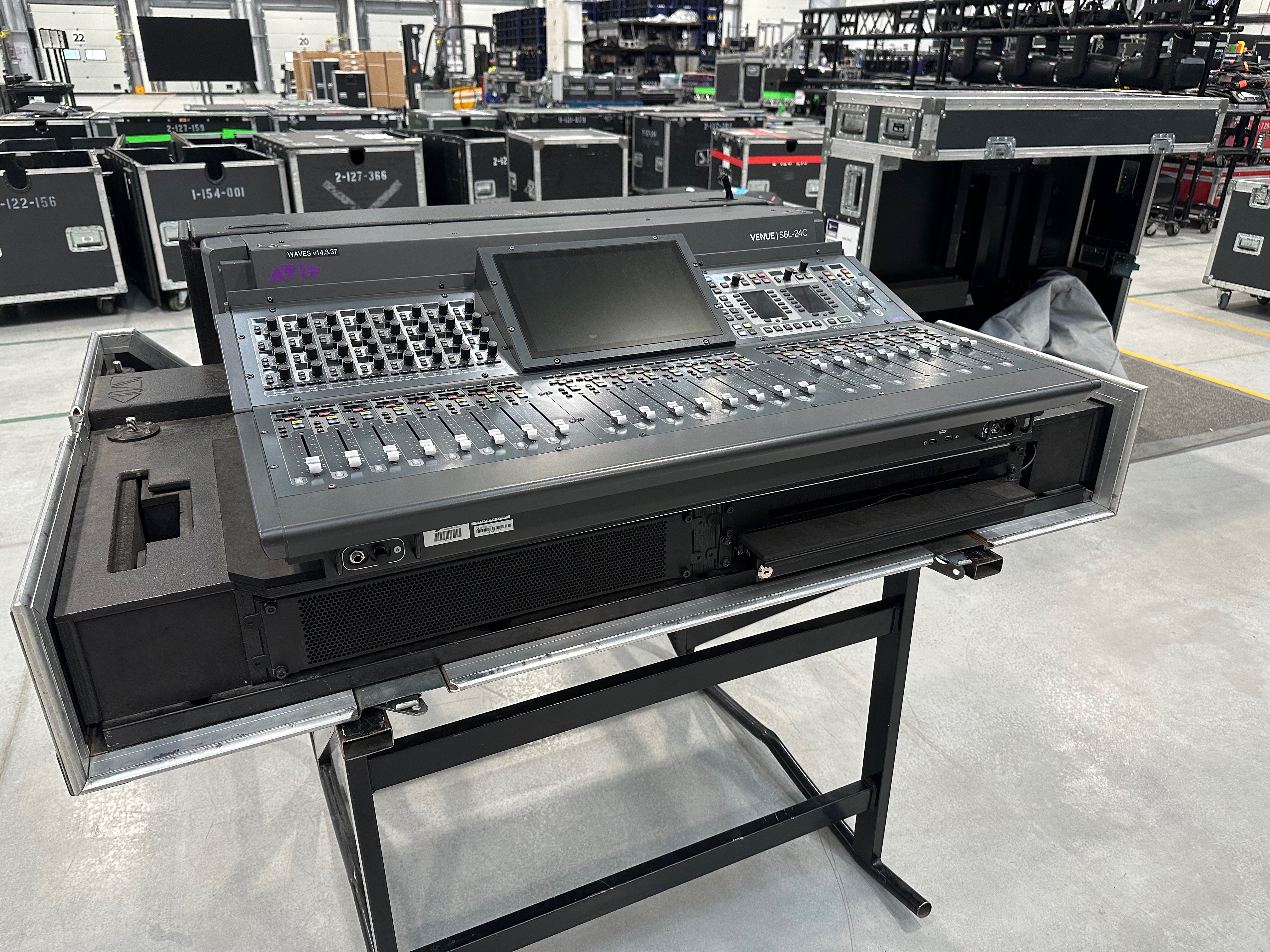 AVID Venue | S6L-24C Digital Console Package – Solotech