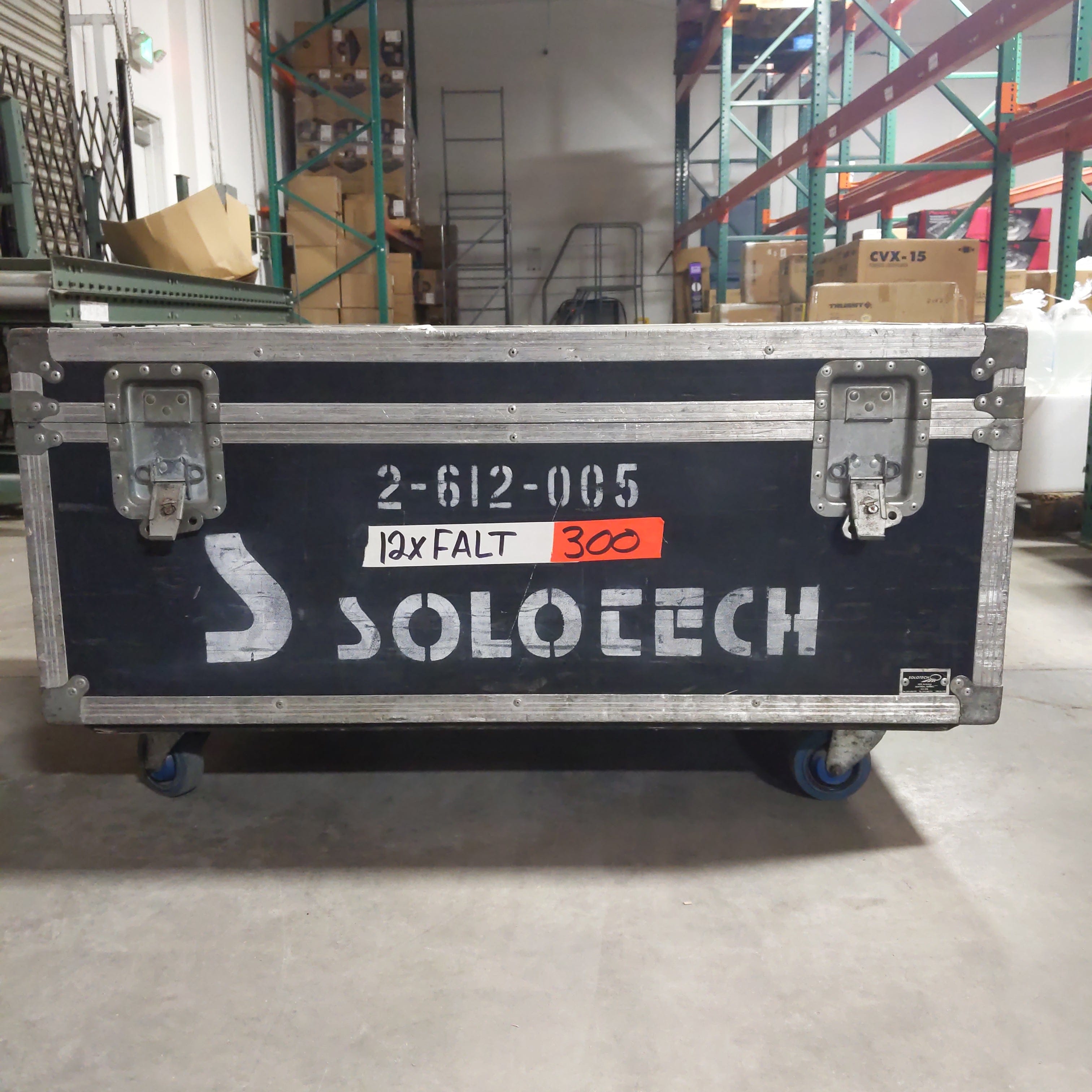 Solotech CFALT300 Custom Road Case for Fresnel 30x44x22