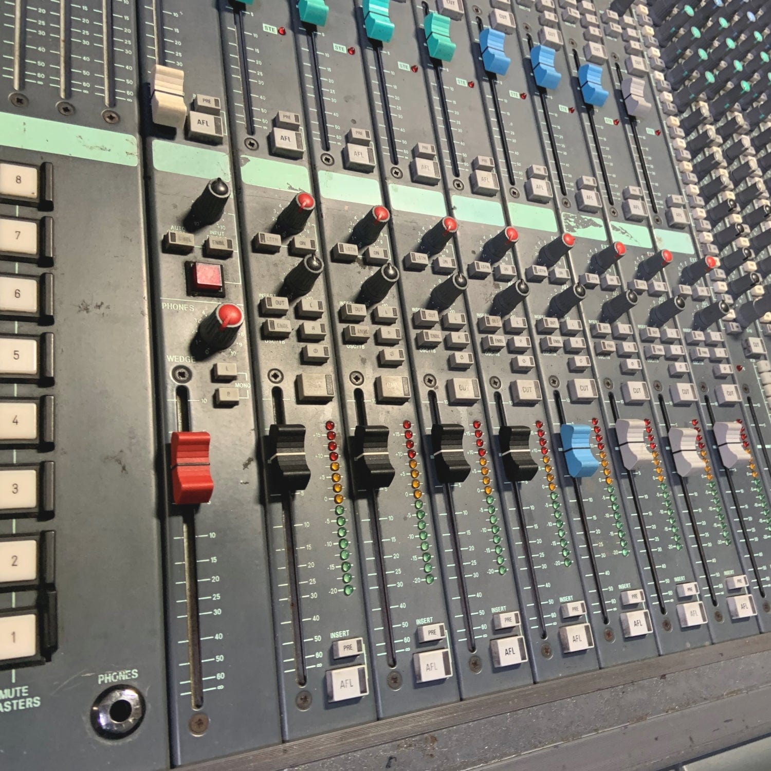 Soundcraft SM 24 40-Channel Audio Console